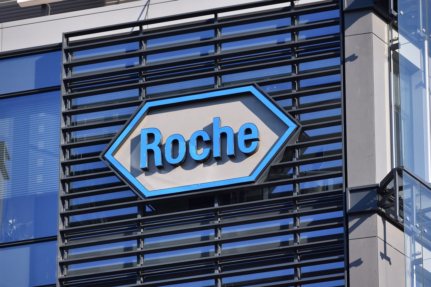Roche acquires Point of Care technology from LumiraDx